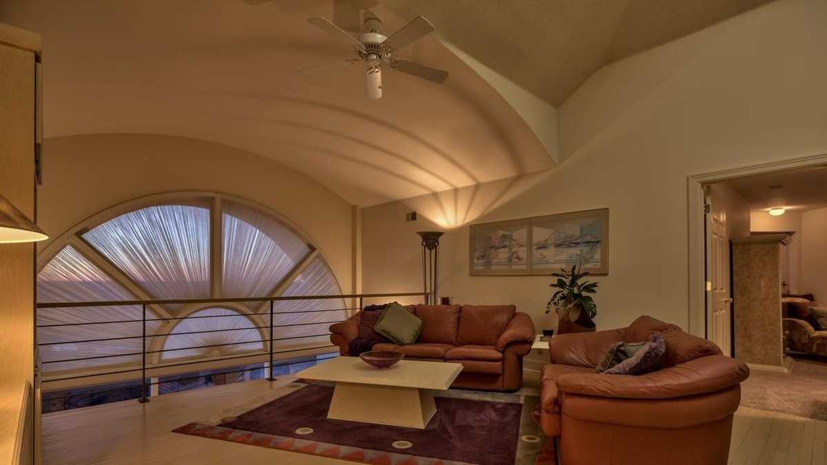 Tour this elegant Elkhorn home