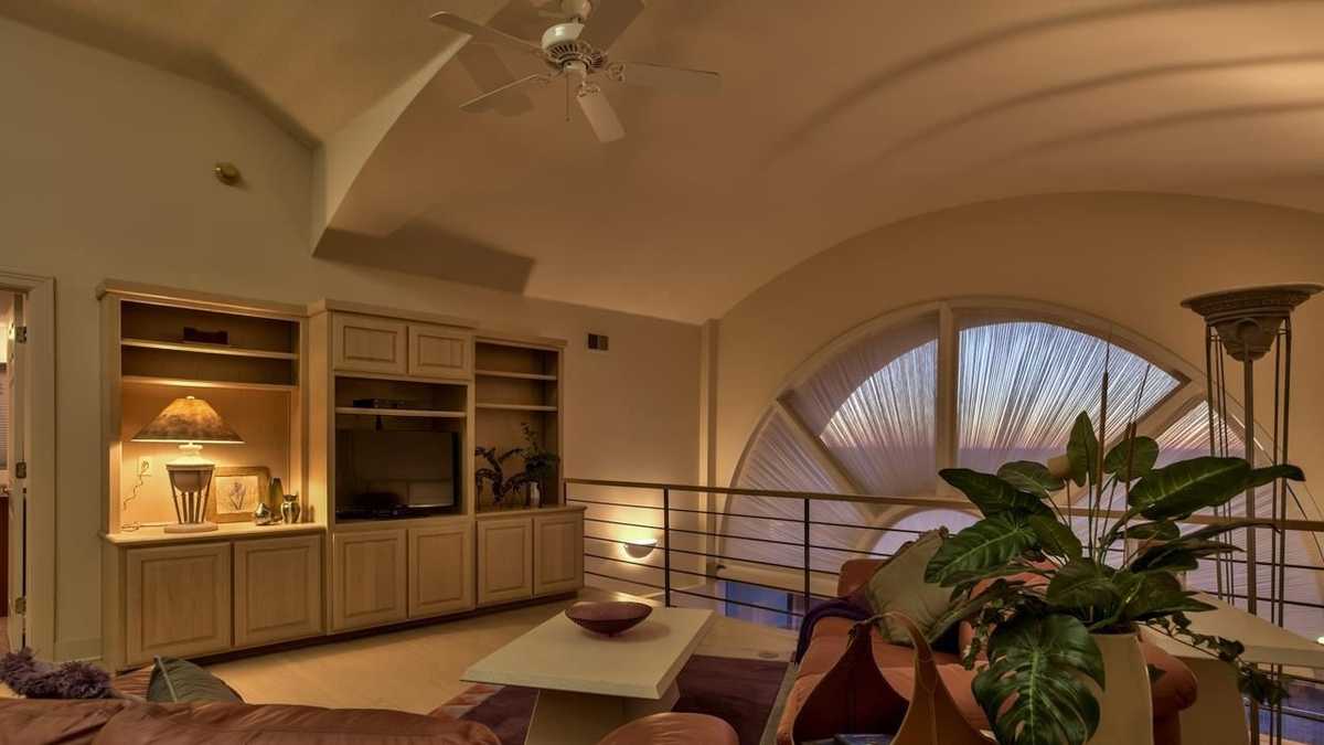 Tour this elegant Elkhorn home