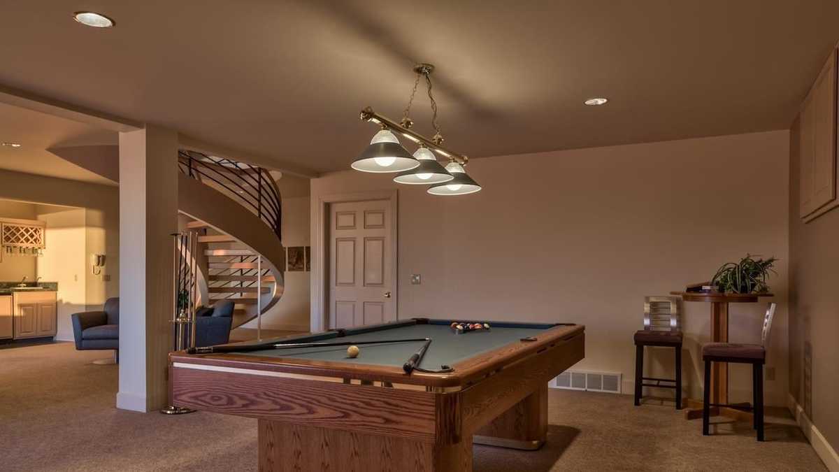 Tour this elegant Elkhorn home