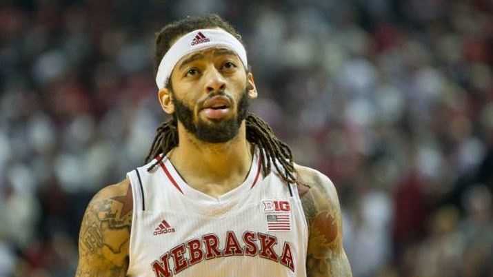 Mother of Huskers' Petteway dies