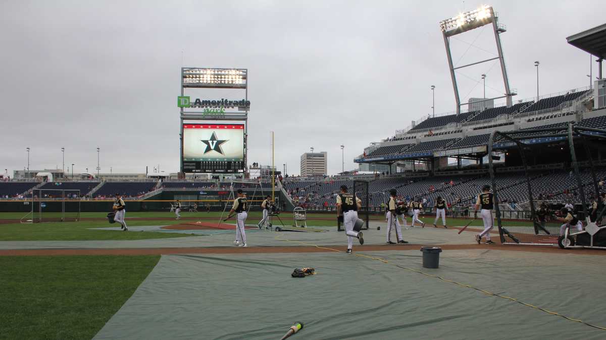 CWS fans pour in for Friday's practices, activities
