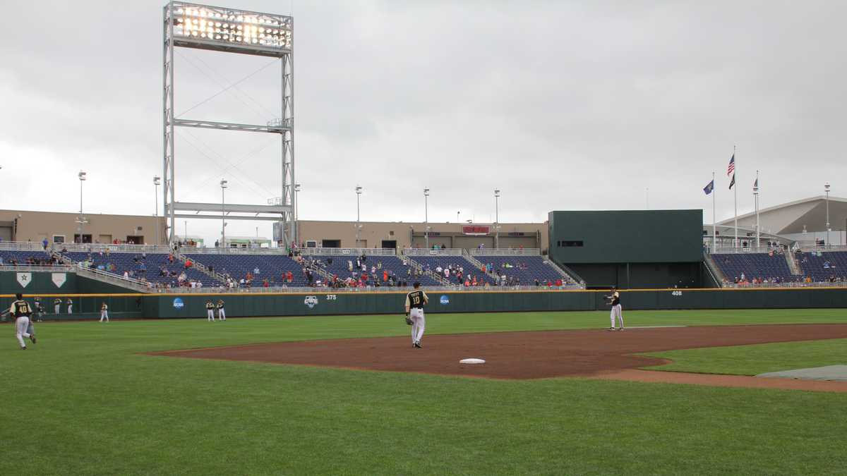 CWS fans pour in for Friday's practices, activities