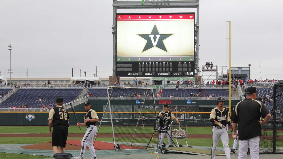 CWS fans pour in for Friday's practices, activities