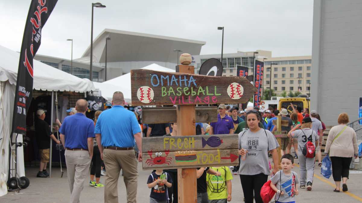 CWS fans pour in for Friday's practices, activities