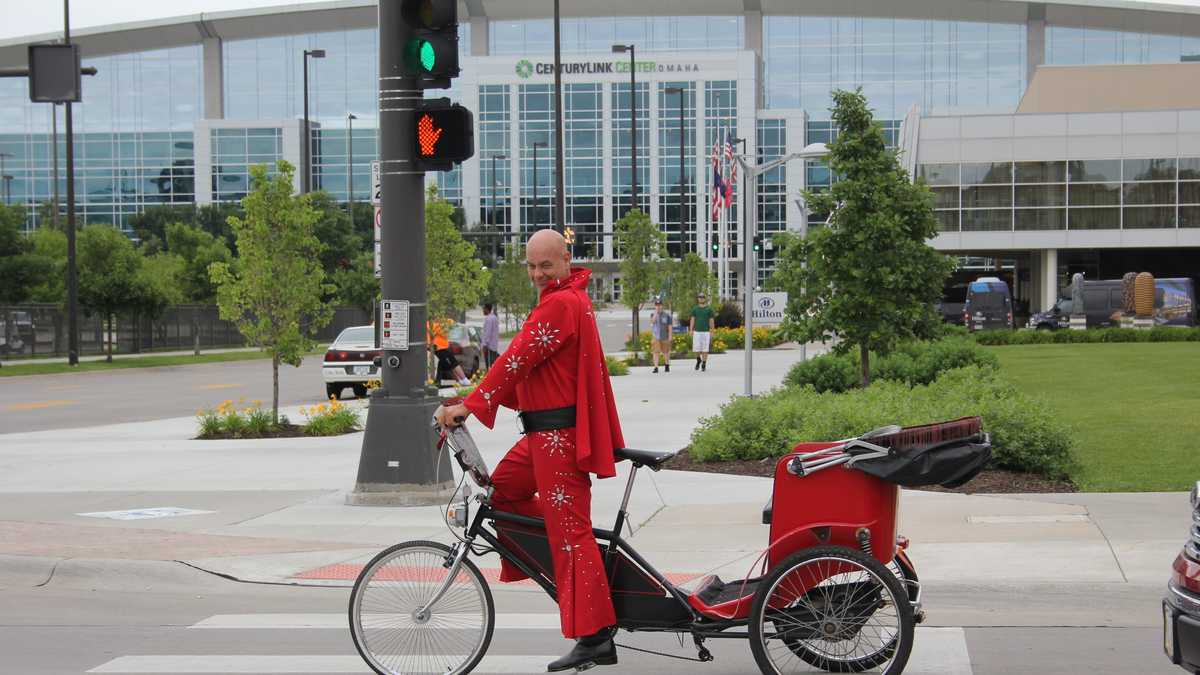 CWS fans pour in for Friday's practices, activities