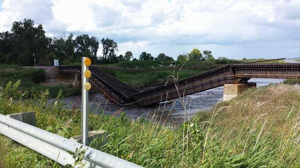 Railroad bridge collapses near Little Sioux, Iowa
