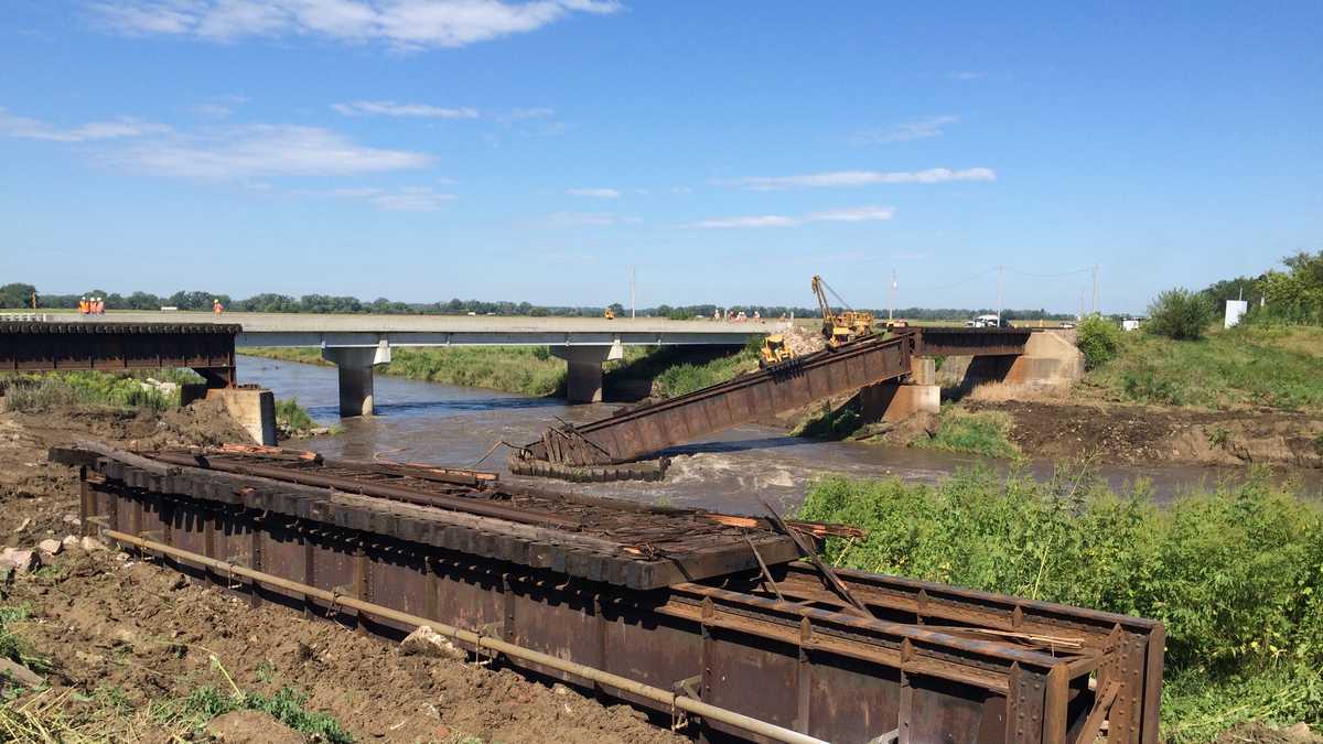 PHOTOS: Railroad bridge collapses near Little Sioux, Iowa