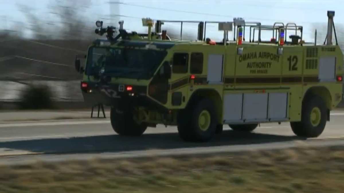 Plane crashes into median of I-29