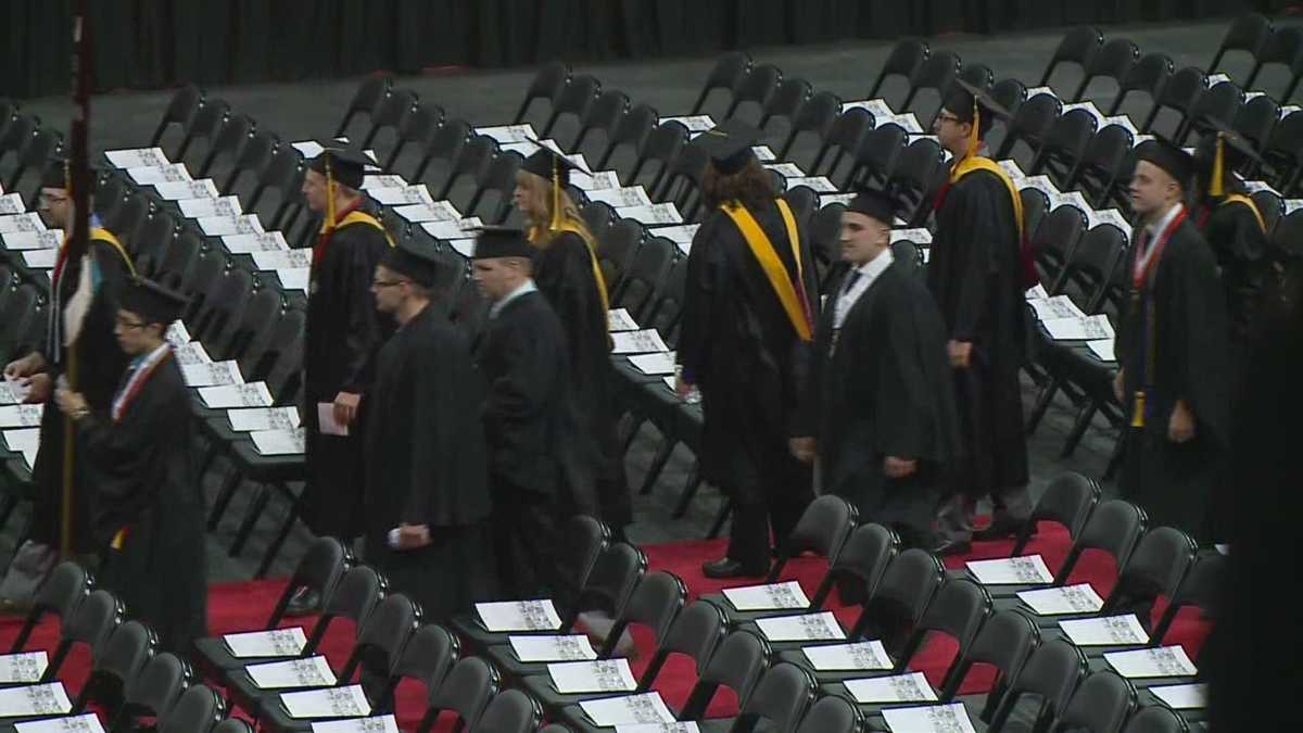 Baxter Arena hosts UNO graduation