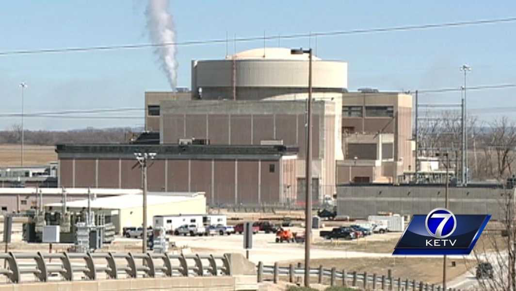 Fort Calhoun nuclear plant shuts down Monday