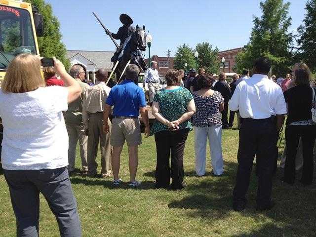 Bass Reeves Statue Arrives In Fort Smith