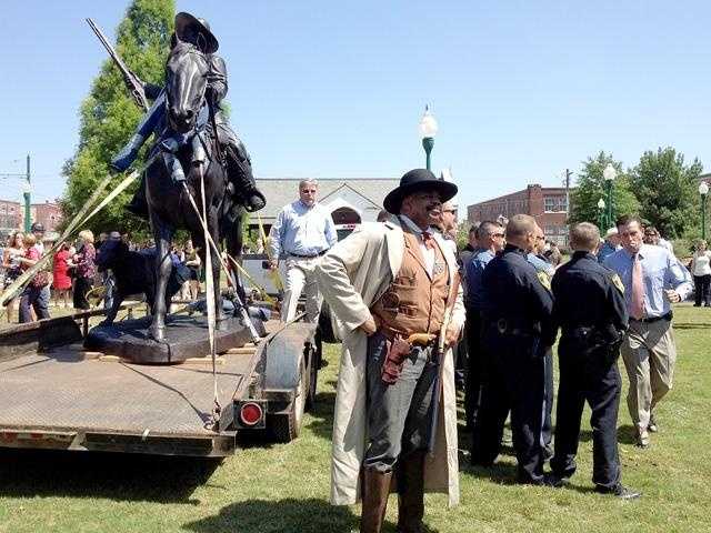 Bass Reeves Statue Arrives In Fort Smith