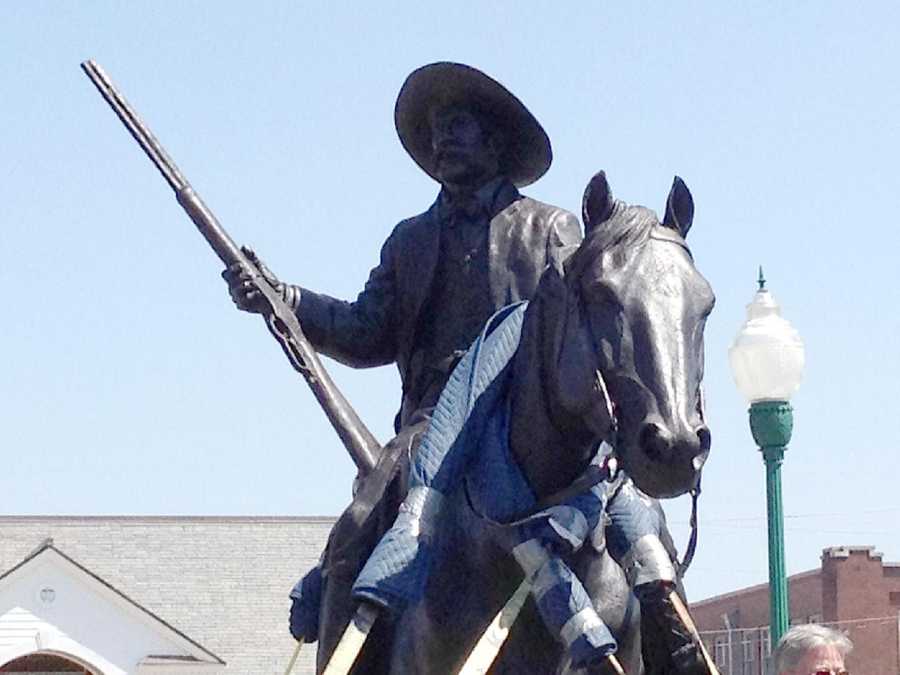 Bass Reeves Statue Arrives In Fort Smith