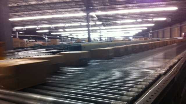 Shareholders get inside look at Wal-Mart distribution center
