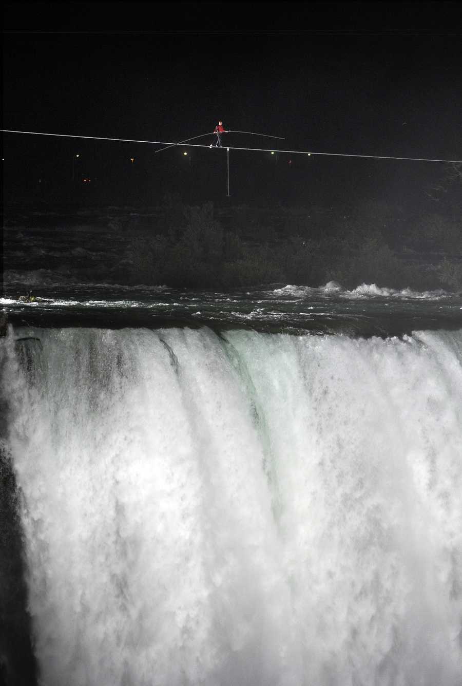 New images of Nik Wallenda crossing Niagara Falls