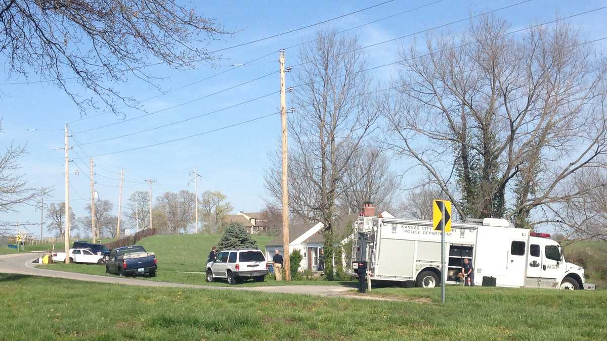 Police: Pipe bomb found inside Liberty home