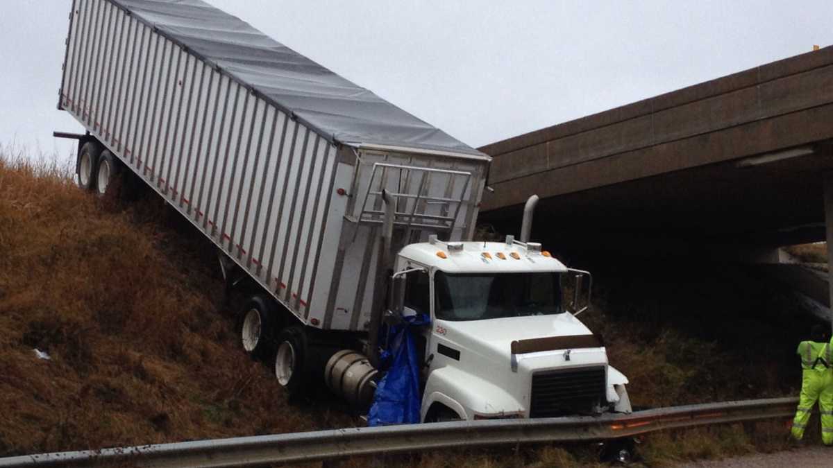 Tractor-trailer goes off I-49, down embankment in Harrisonville