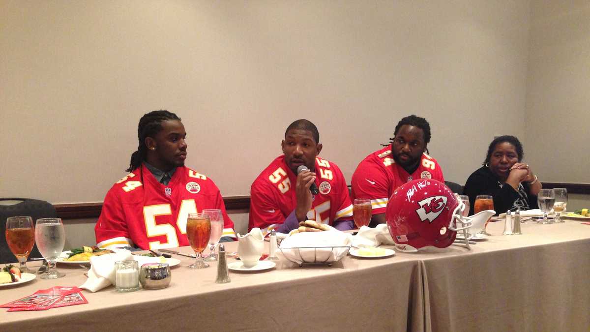 Chiefs players host Derrick Thomas/Neil Smith Third and Long Foundation ...