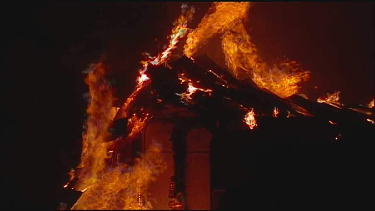 Fire destroys mansion in Briarcliff