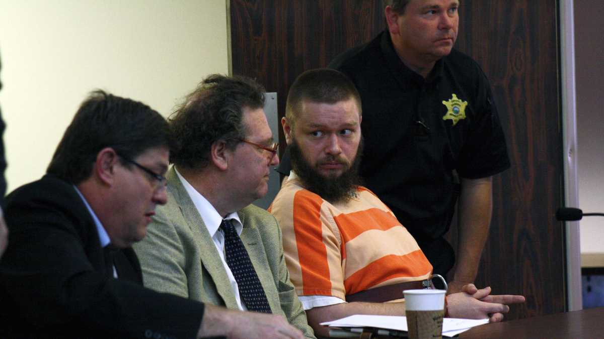 Prosecutor seeks death penalty in Ottawa killings