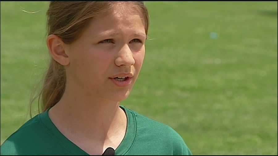 Middle school runner stops to check on fallen competitor