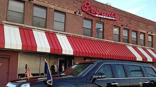 President Obama dines at Kansas City's Arthur Bryant's Barbeque