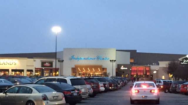 Police: Fleeing shoplifters hit several vehicles at Independence Center