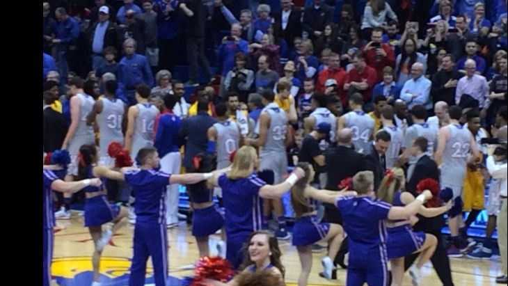 Photos: Lara Moritz Rocks Chalk on a day off