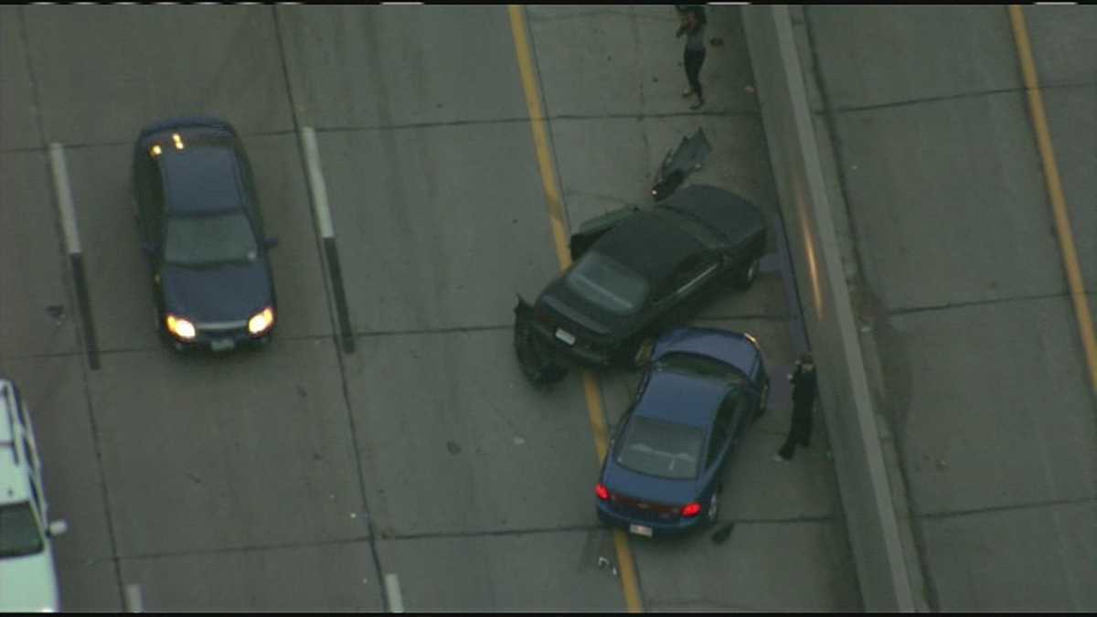 Multi-vehicle wreck snarls westbound I-435 near Mission Road
