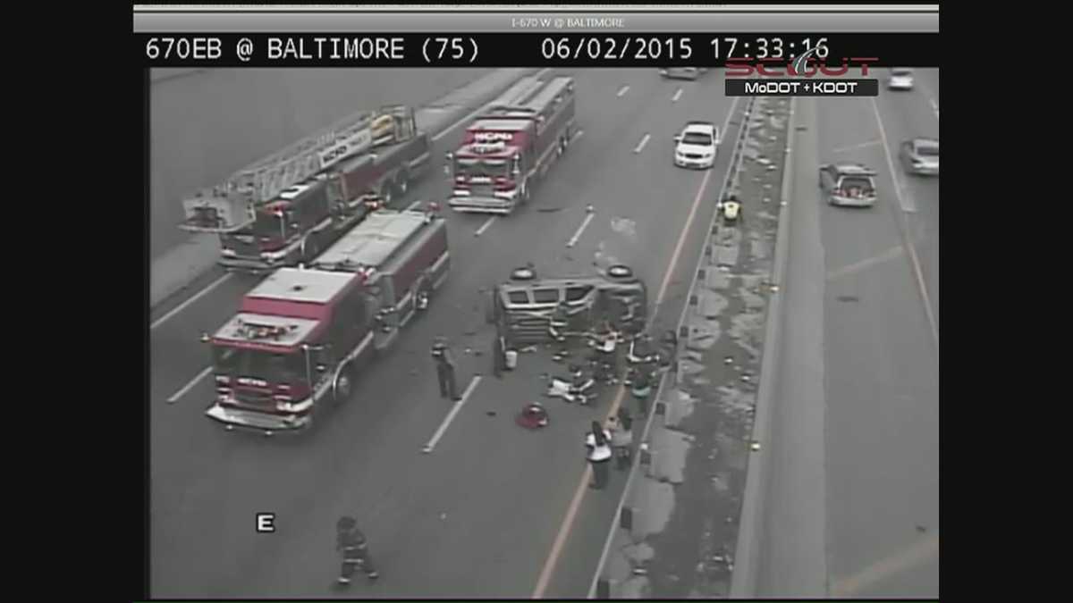 Crash closes part of south side of downtown KC loop