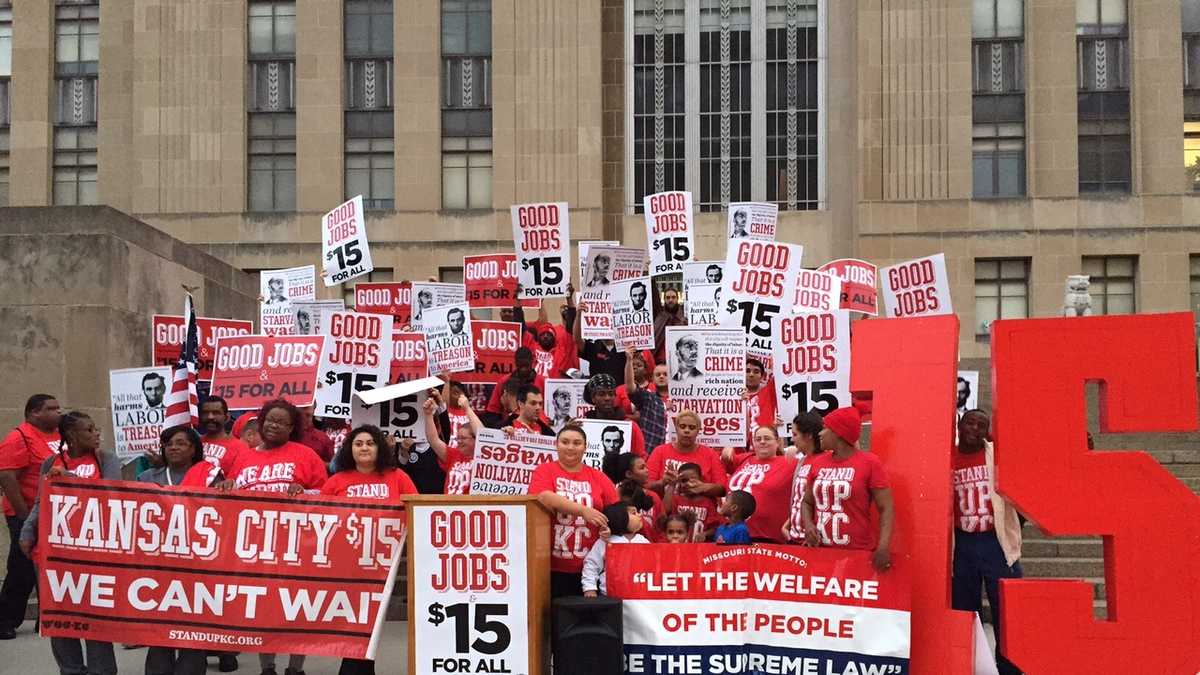 'Fast for 15' protests minimum wage outside City Hall