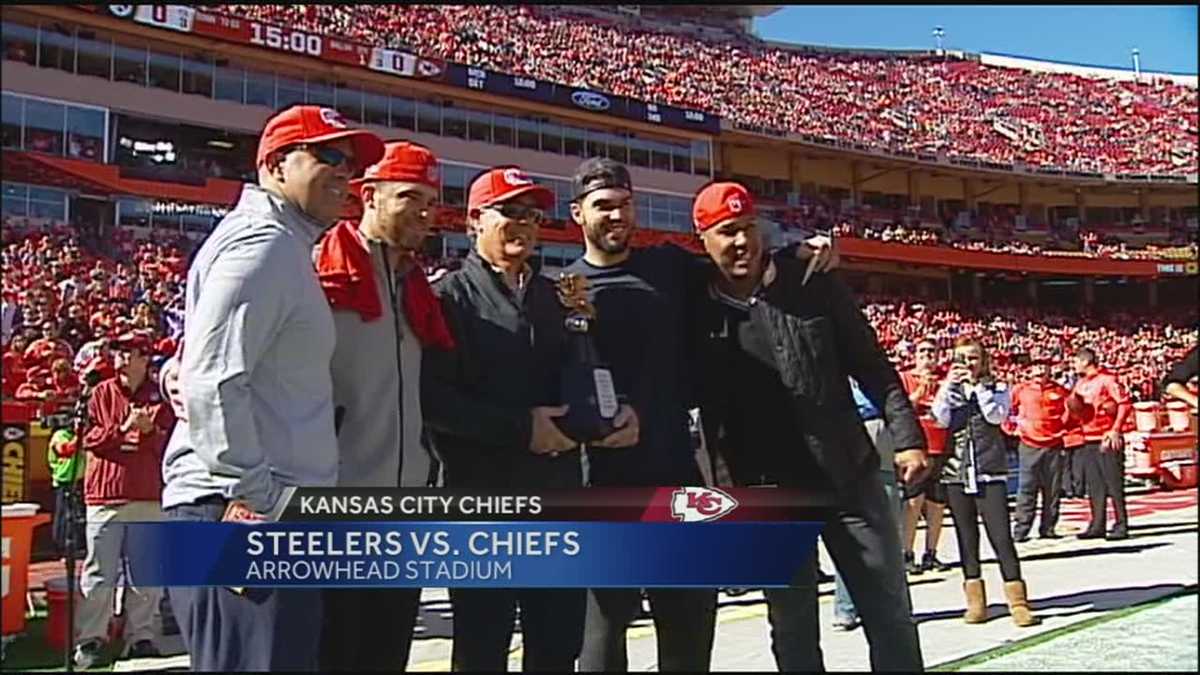 Fans get upclose look at ALCS trophy