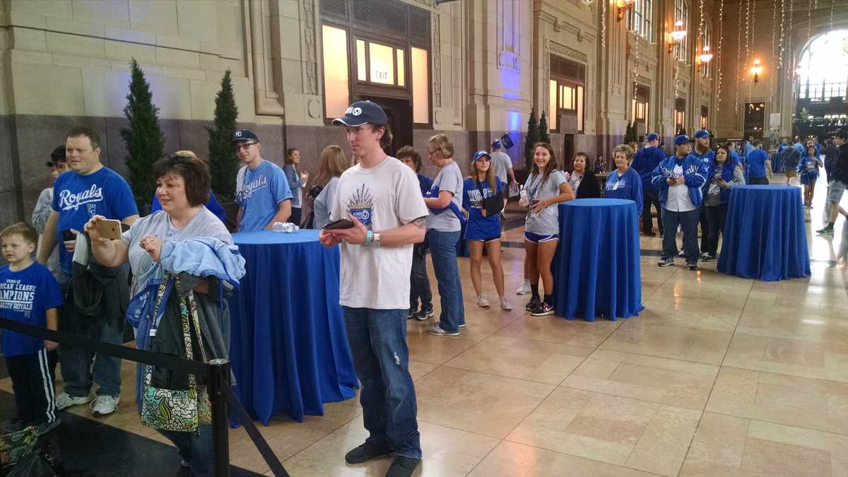 Royals fans celebrate championship with KMBC's Royalty Throne