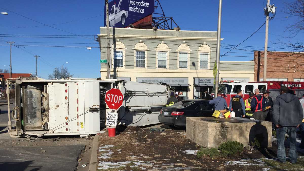 3 hurt in Waldo crash involving trash truck