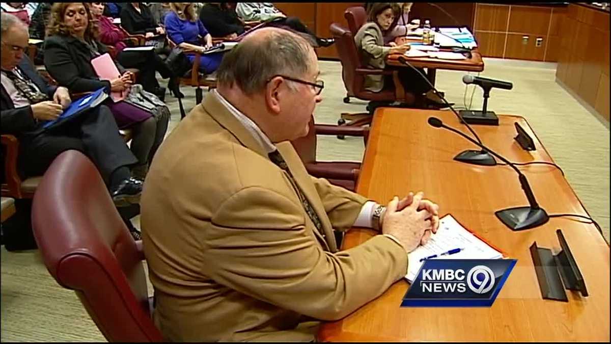 Jackson County lawyer would handle Sanders contract differently