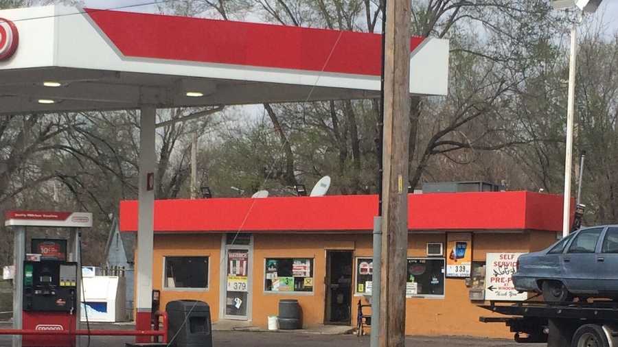 Clerk shot in leg during robbery at east KC gas station