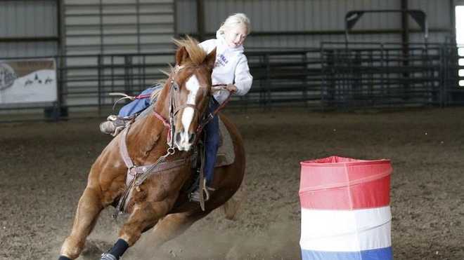 Butler barrel rider, 12, dies in freak accident in Adrian