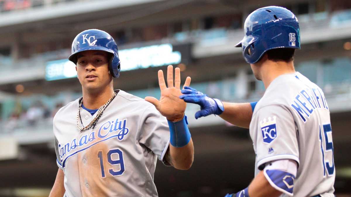 Surging Royals take down Twins, 7-4