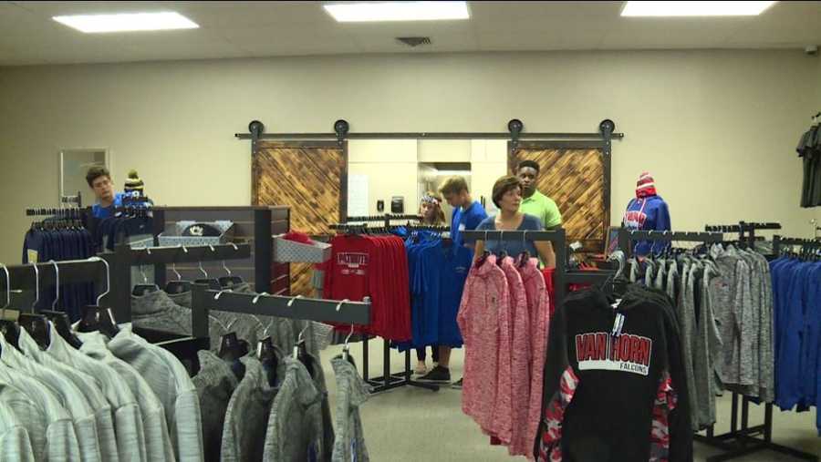 Store run by high school students opens in Independence Square