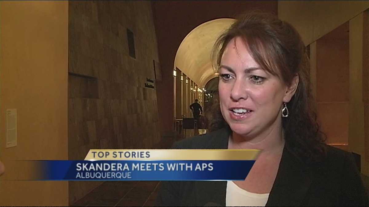 Top APS brass meets with Hanna Skandera