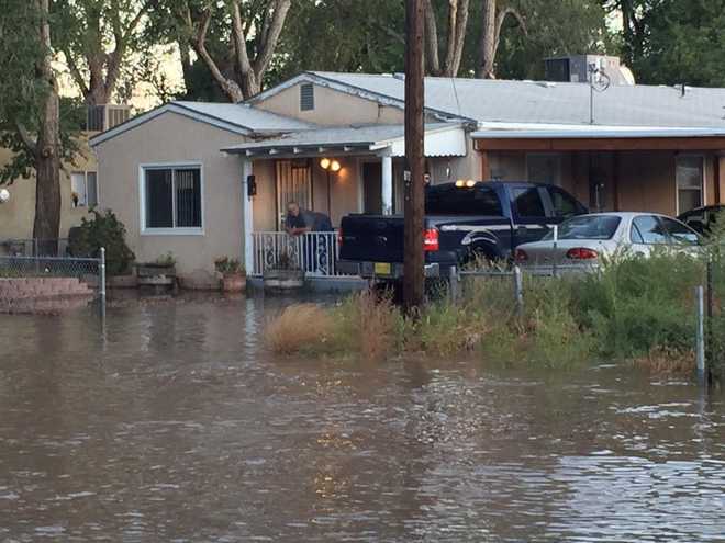 Water main break floods NW Albuquerque yards