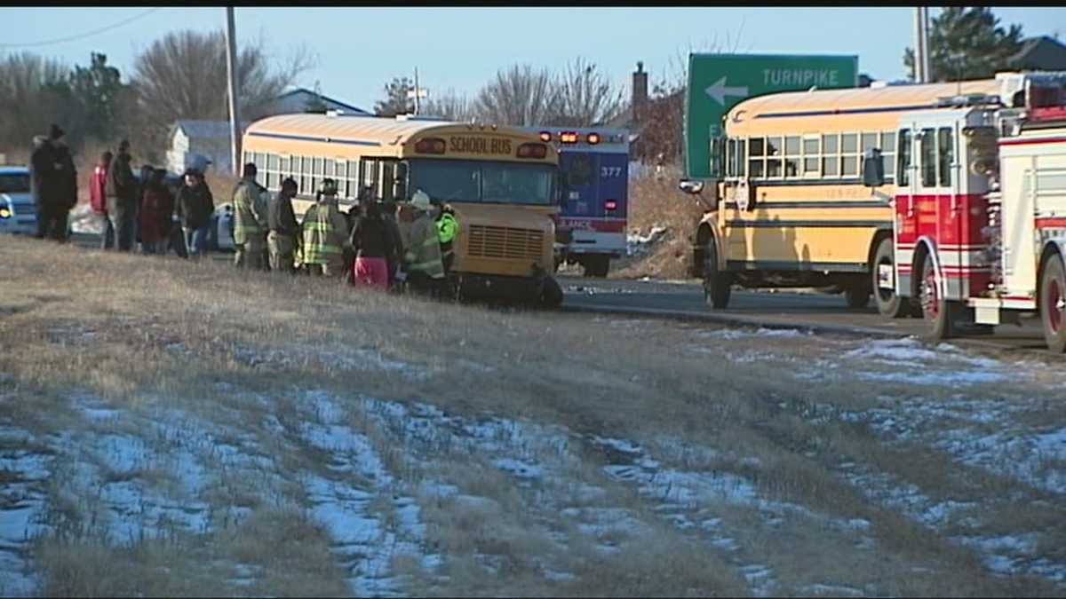 2 teens injured in collision with Yukon school bus, firefighters say