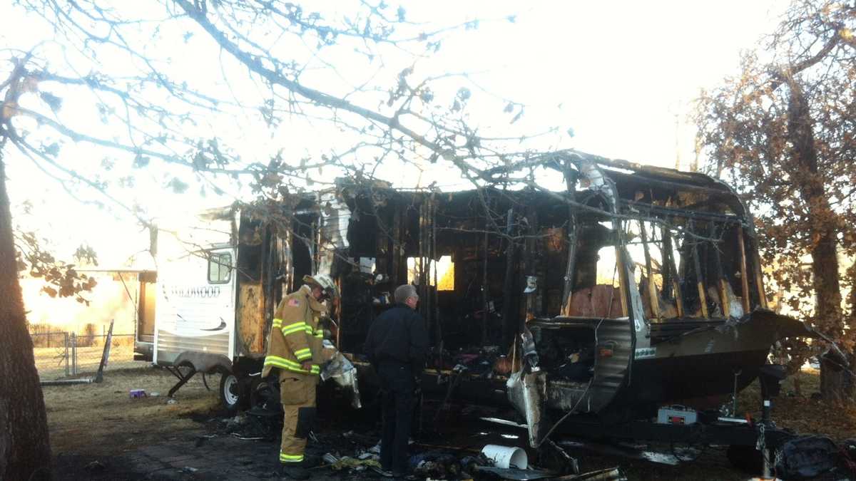 5th-wheel destroyed in Monday morning fire