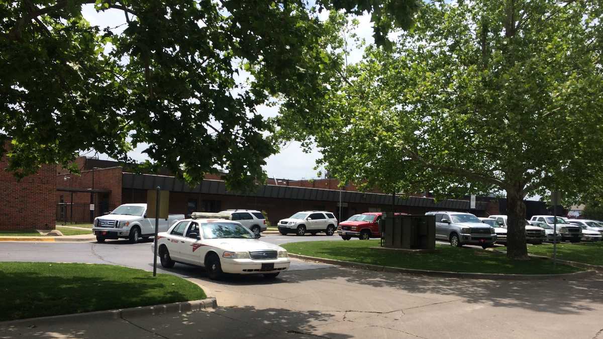 Student arrested after bringing loaded gun to Bethany Middle School