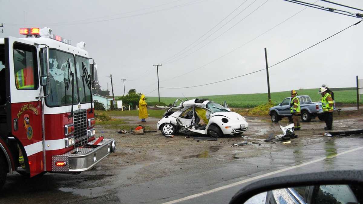 Volkswagen Beetle driver dies in crash near La Selva Beach