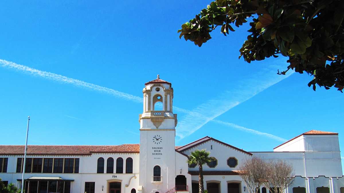 5 Salinas High students receive full ride college scholarships