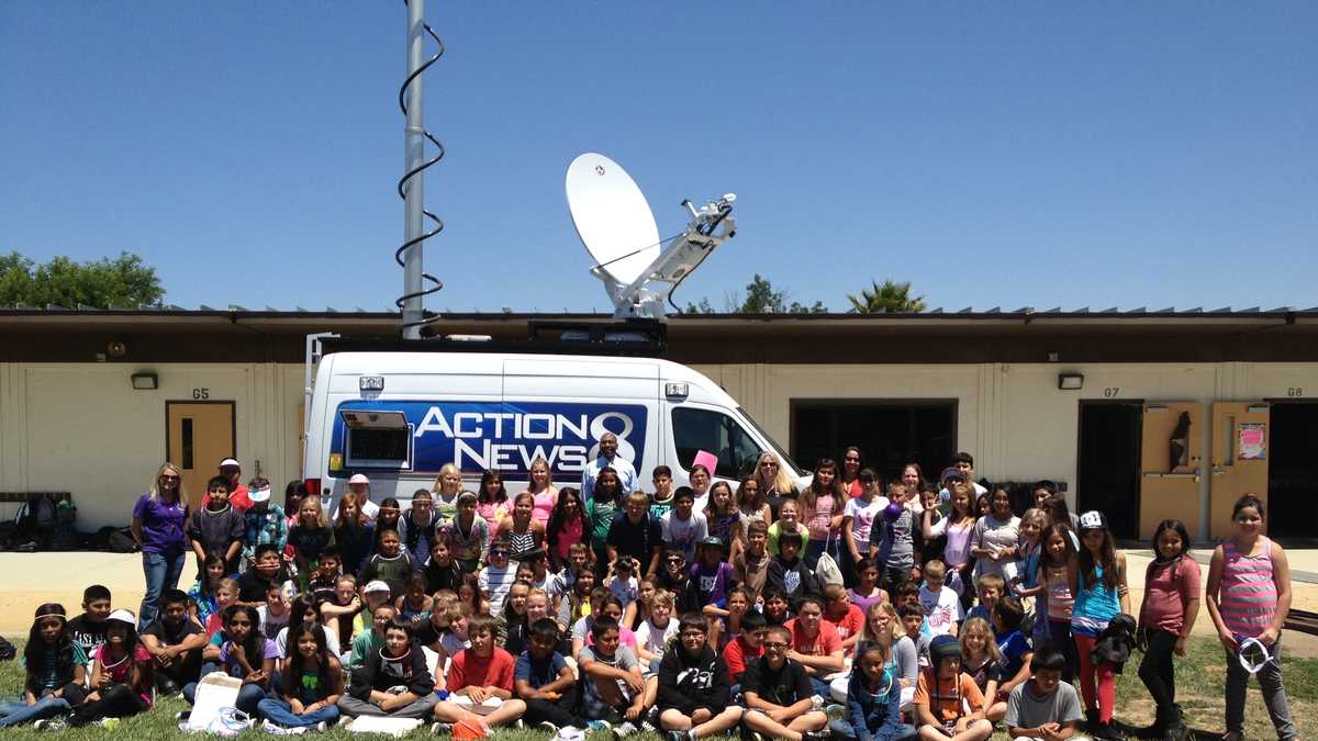KSBW weatherman Art Jarrett meets students at Cerra Vista Elementary School
