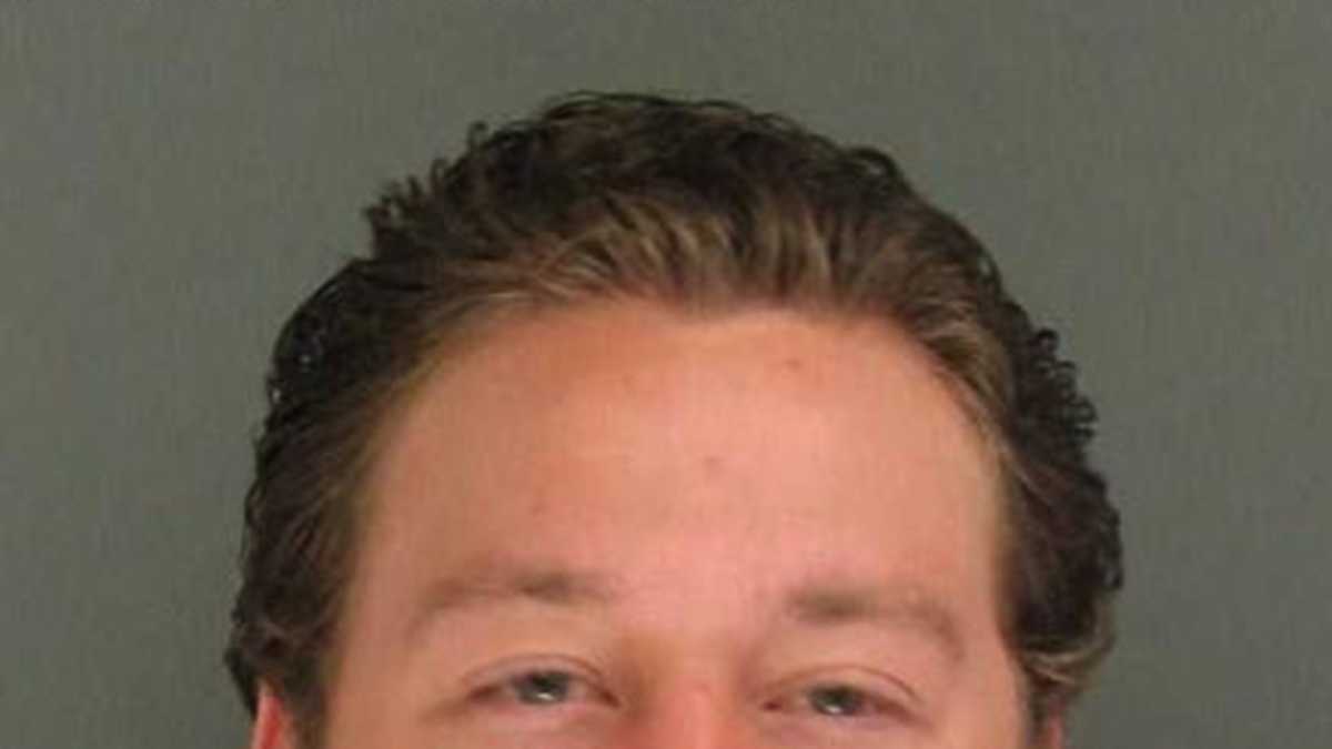 Santa Cruz man crashes into Aptos stop sign, power pole, fire hydrant