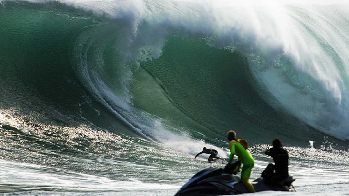 Santa Cruz big wave surfers competing in Oregon