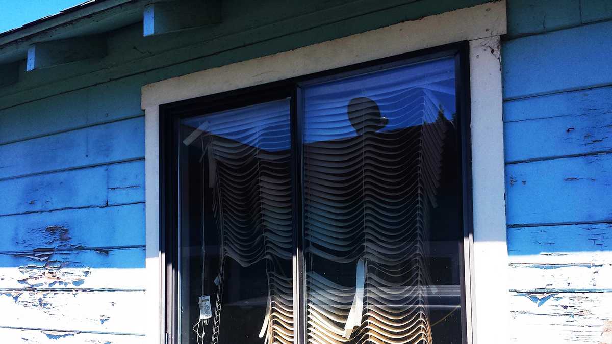 5 signs you are living next to a marijuana-growing house